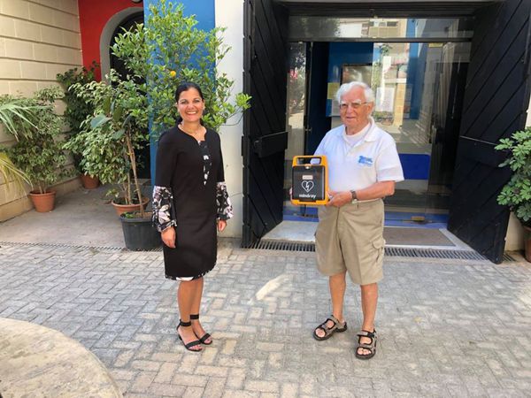 Il-Malta Resuscitation Council jagħtu AED lil Millennium Chapel ...